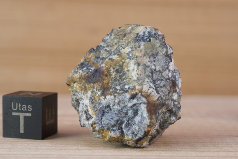 Tiglit, aubrite - Meteorite Gallery